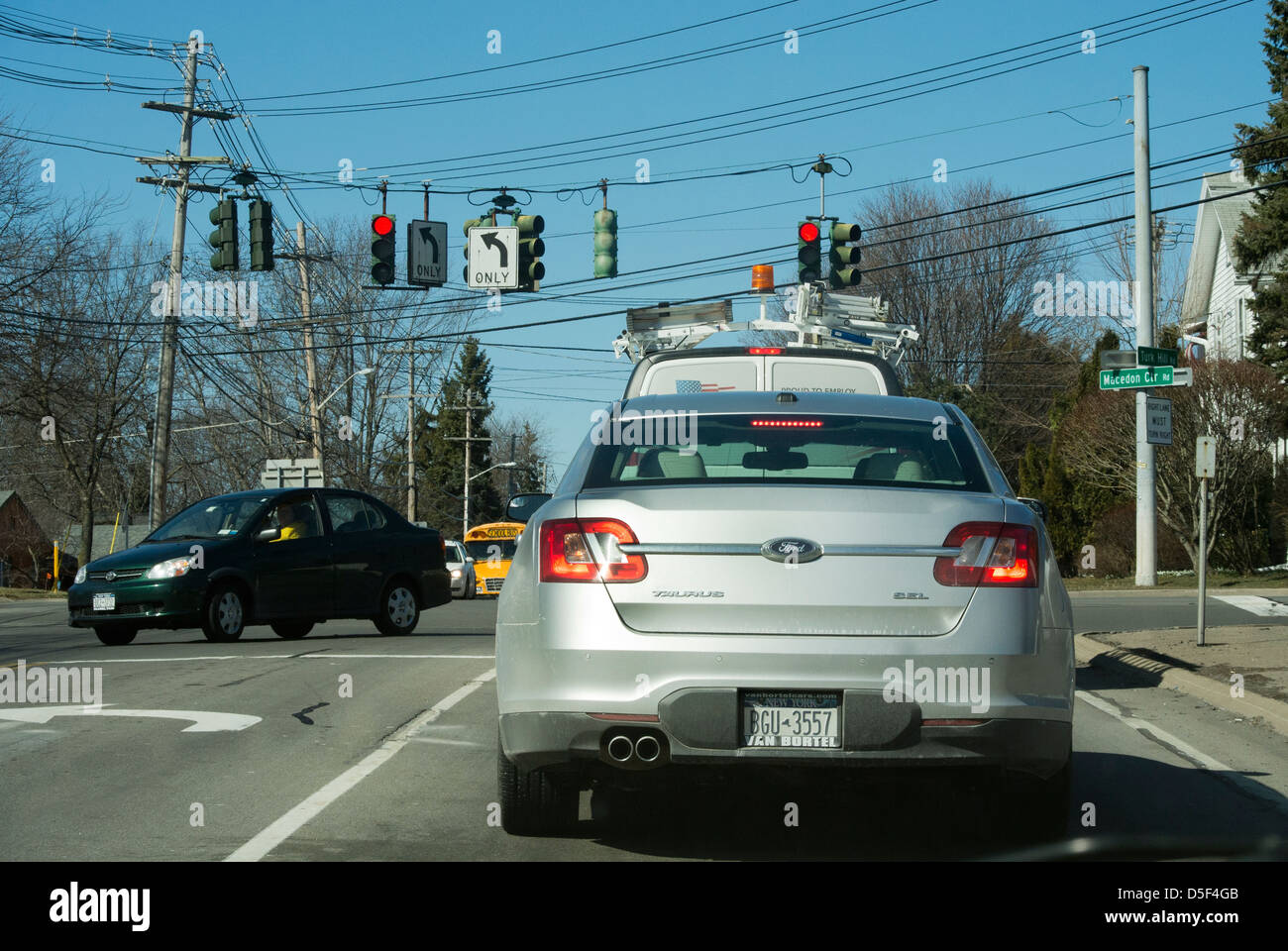 Cars traffic light stop hi-res stock photography and images - Alamy
