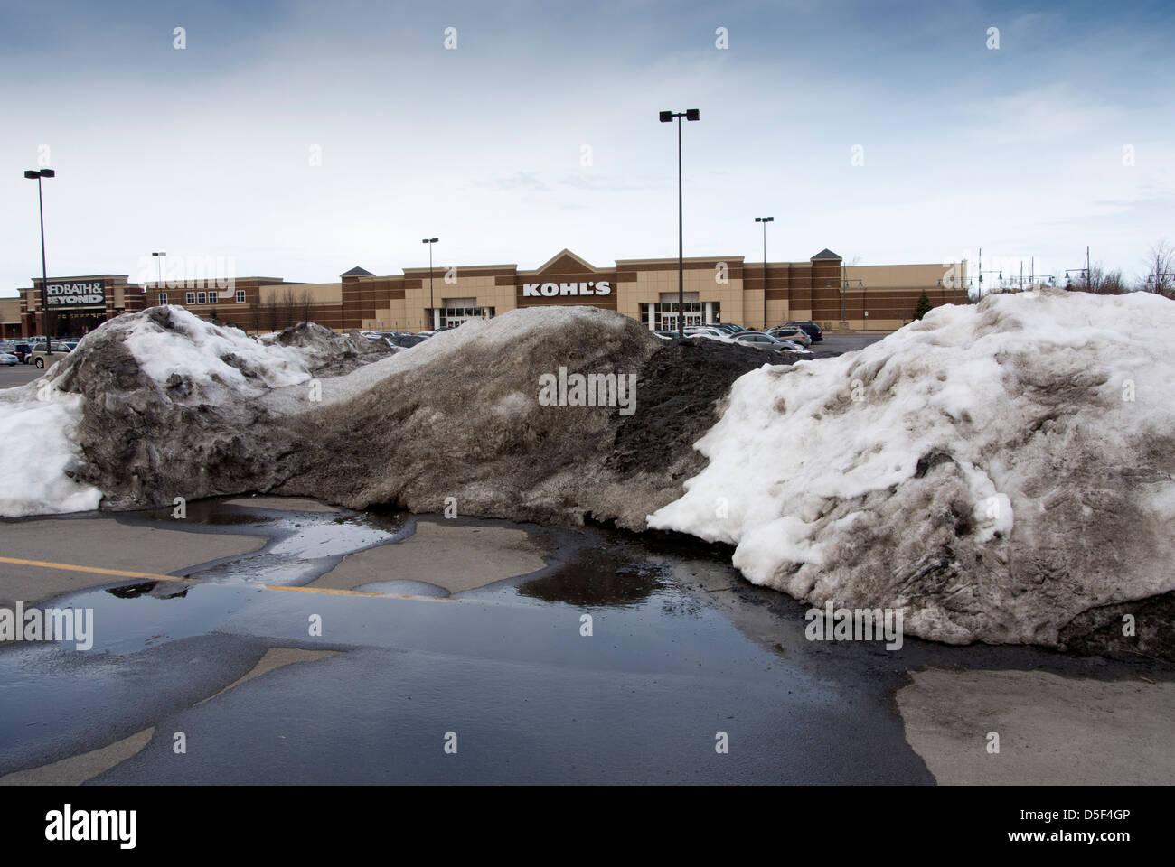 Plowed snow at shopping mall Stock Photo - Alamy