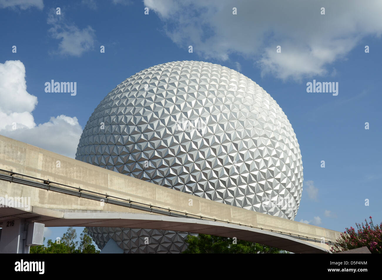 Spaceship Earth at Walt Disney World Epcot Theme Park Center Orlando ...