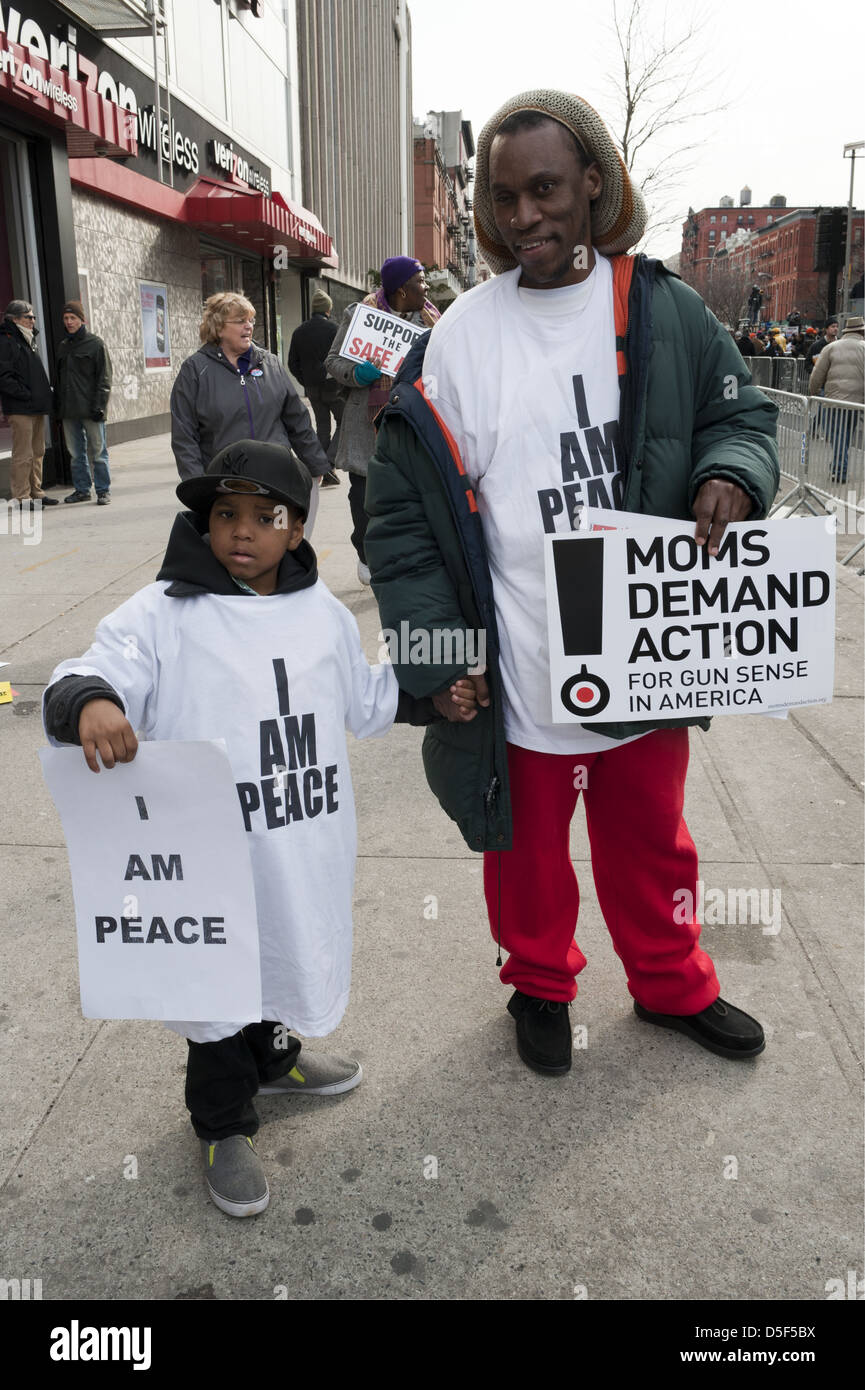 Kids holding protest signs hi-res stock photography and images - Alamy