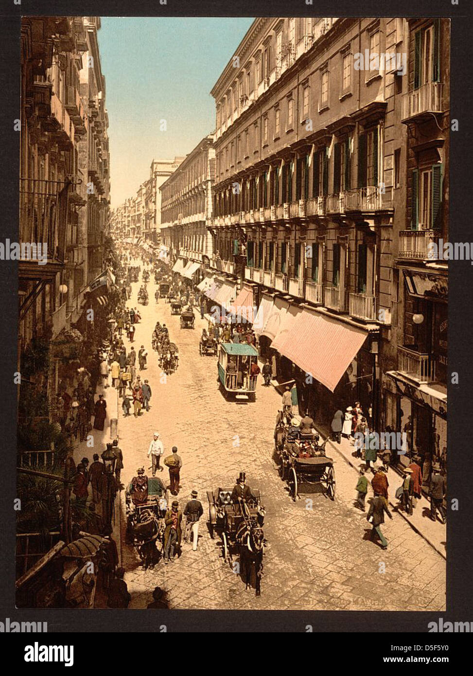 Napoli via roma hi-res stock photography and images - Alamy