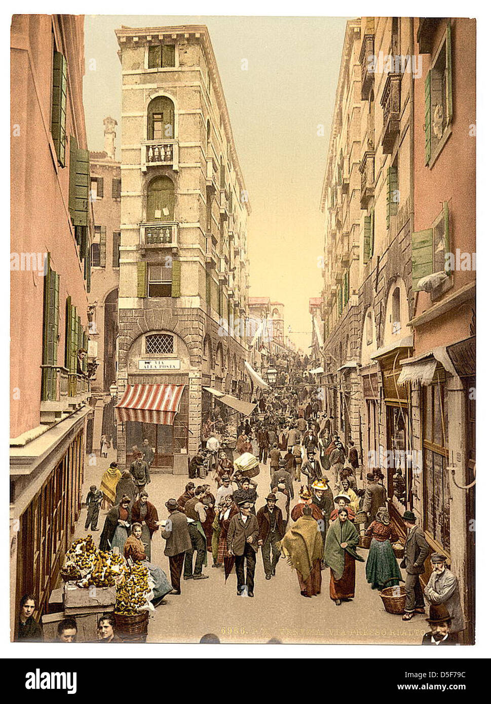 Venice venetian italian streetscape hi-res stock photography and images ...