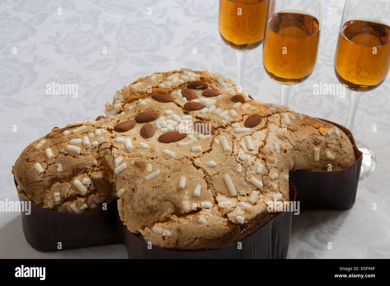 Traditional easter dove hi-res stock photography and images - Alamy