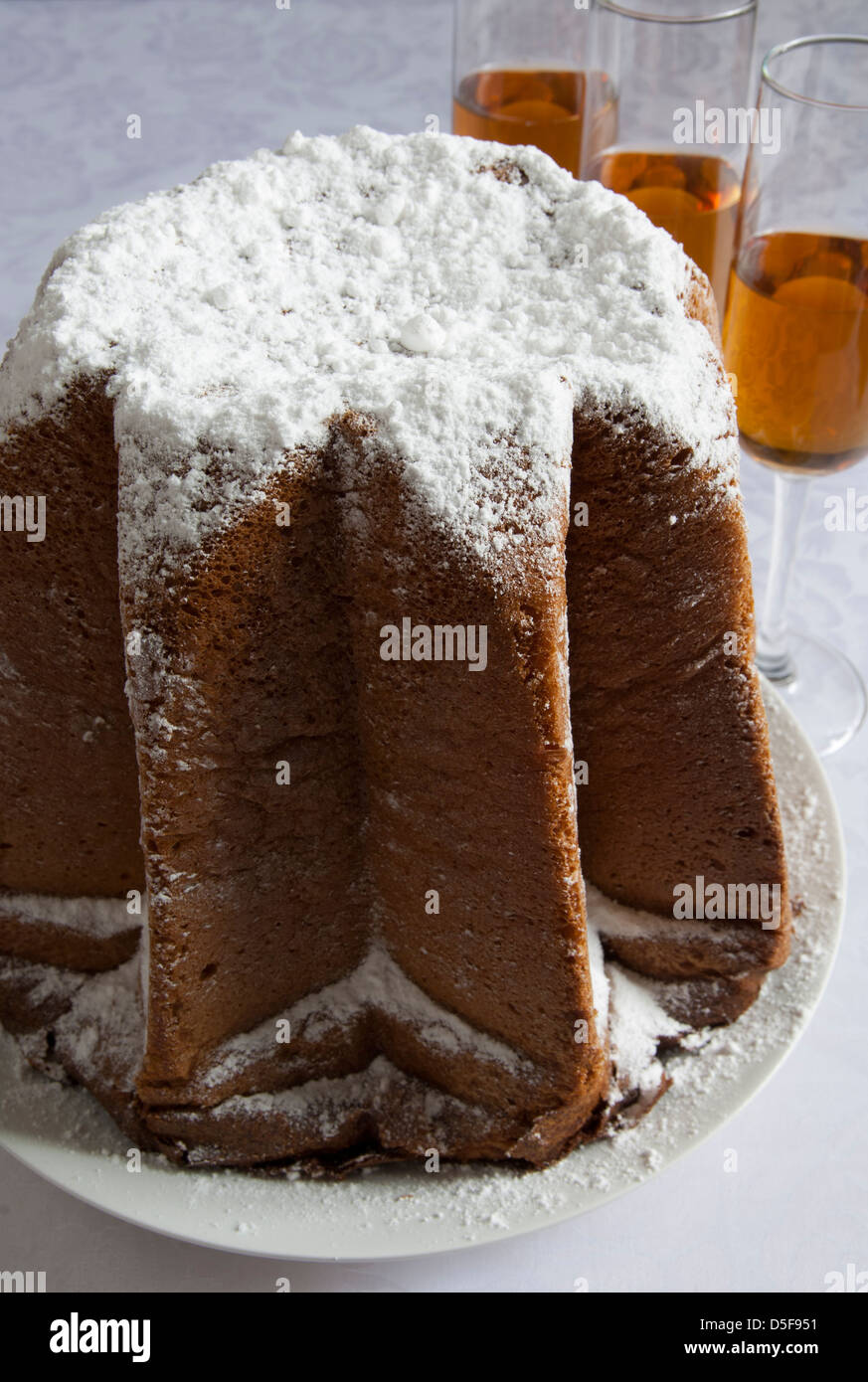 Traditional italian pandoro hi-res stock photography and images - Alamy