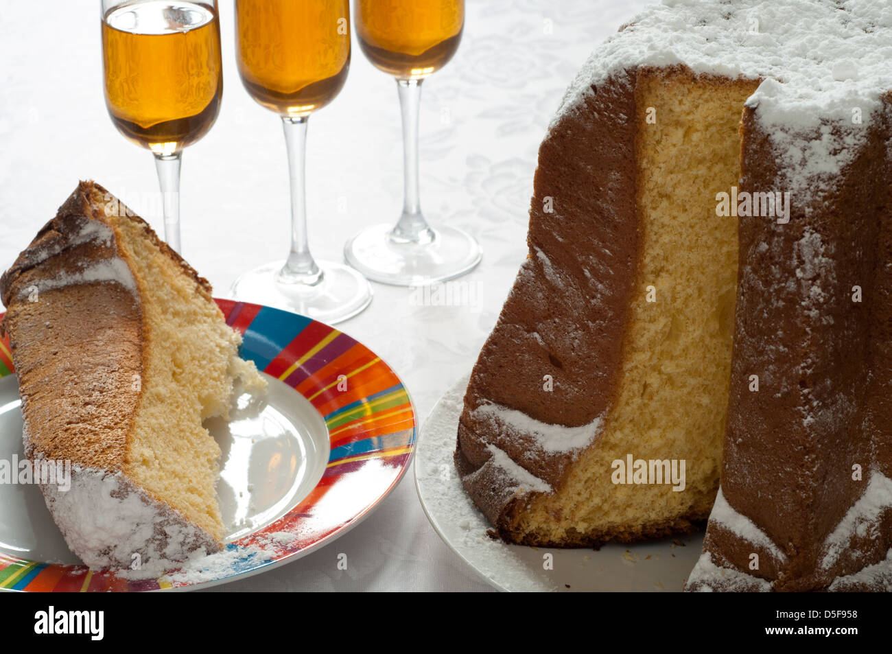 Traditional italian pandoro hi-res stock photography and images - Alamy