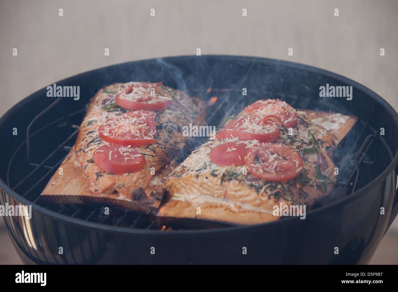 Salmon on grill hi-res stock photography and images - Alamy