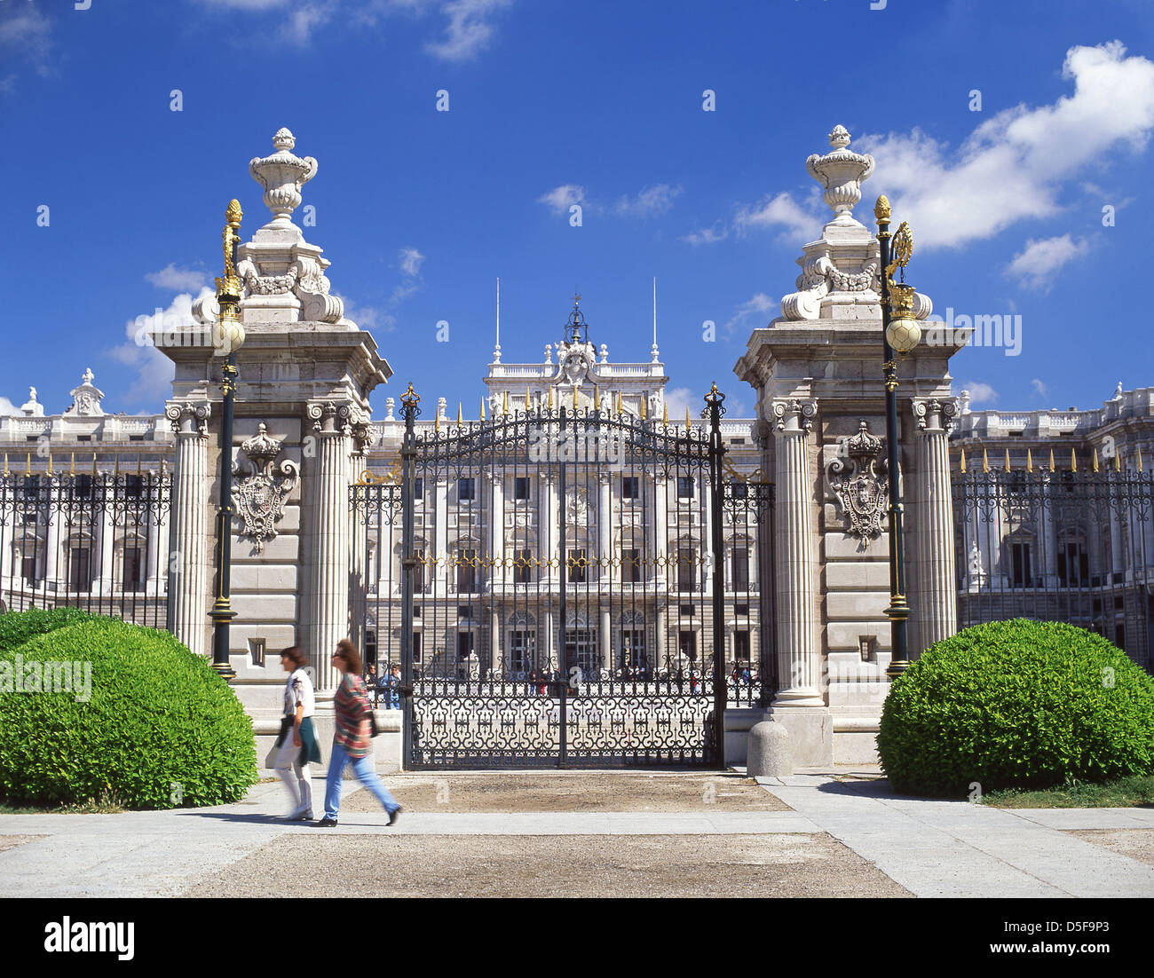 Palacio Real de Madrid (Royal Palace of Madrid), Calle de Bailén ...