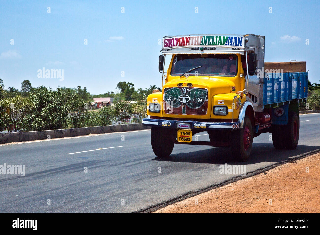 India goods truck hi-res stock photography and images - Alamy