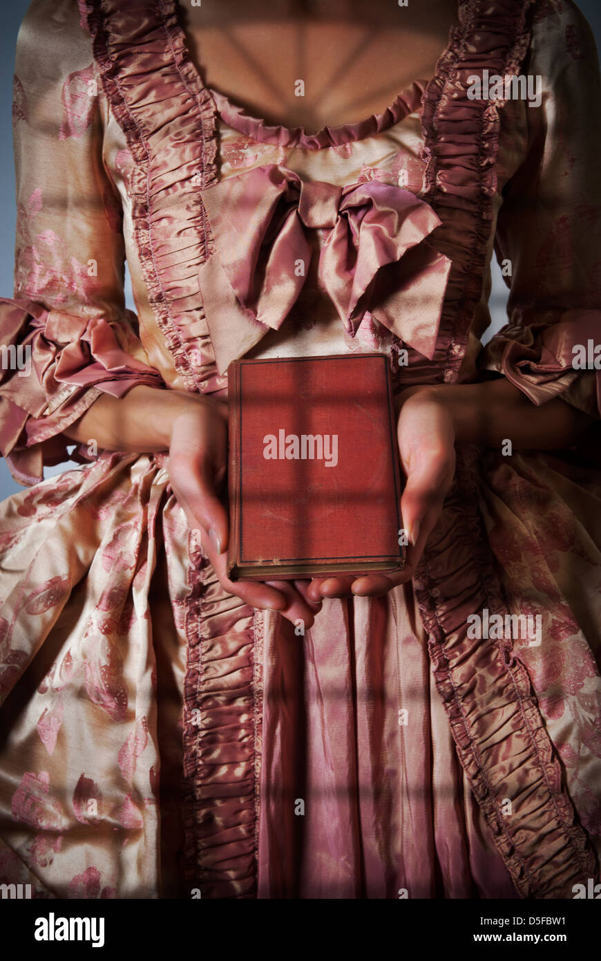 Victorian woman reading book hi-res stock photography and images - Alamy