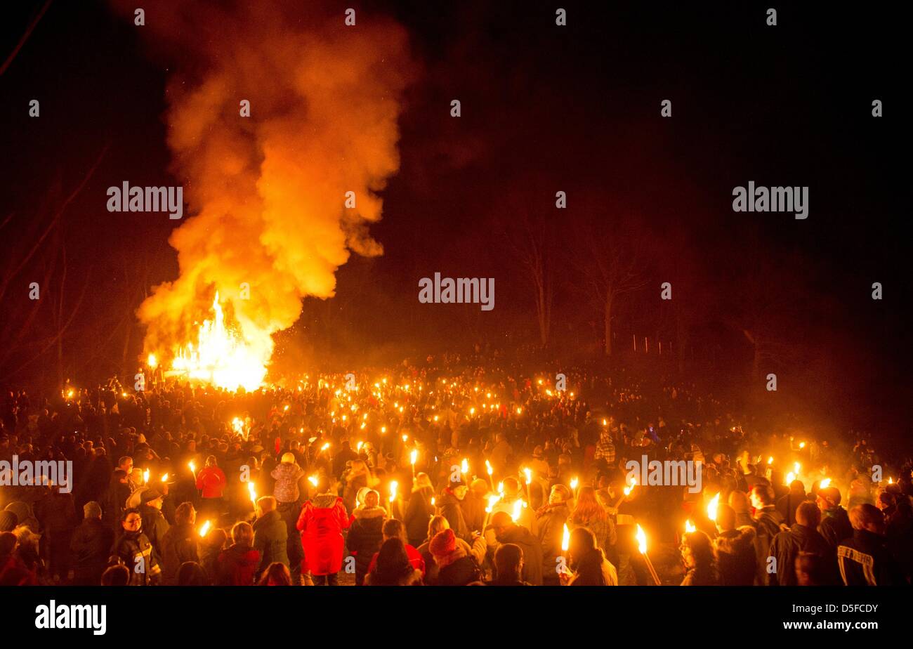 Arnsberg, Germany. 31st March, 2013. People stand in front of the ...