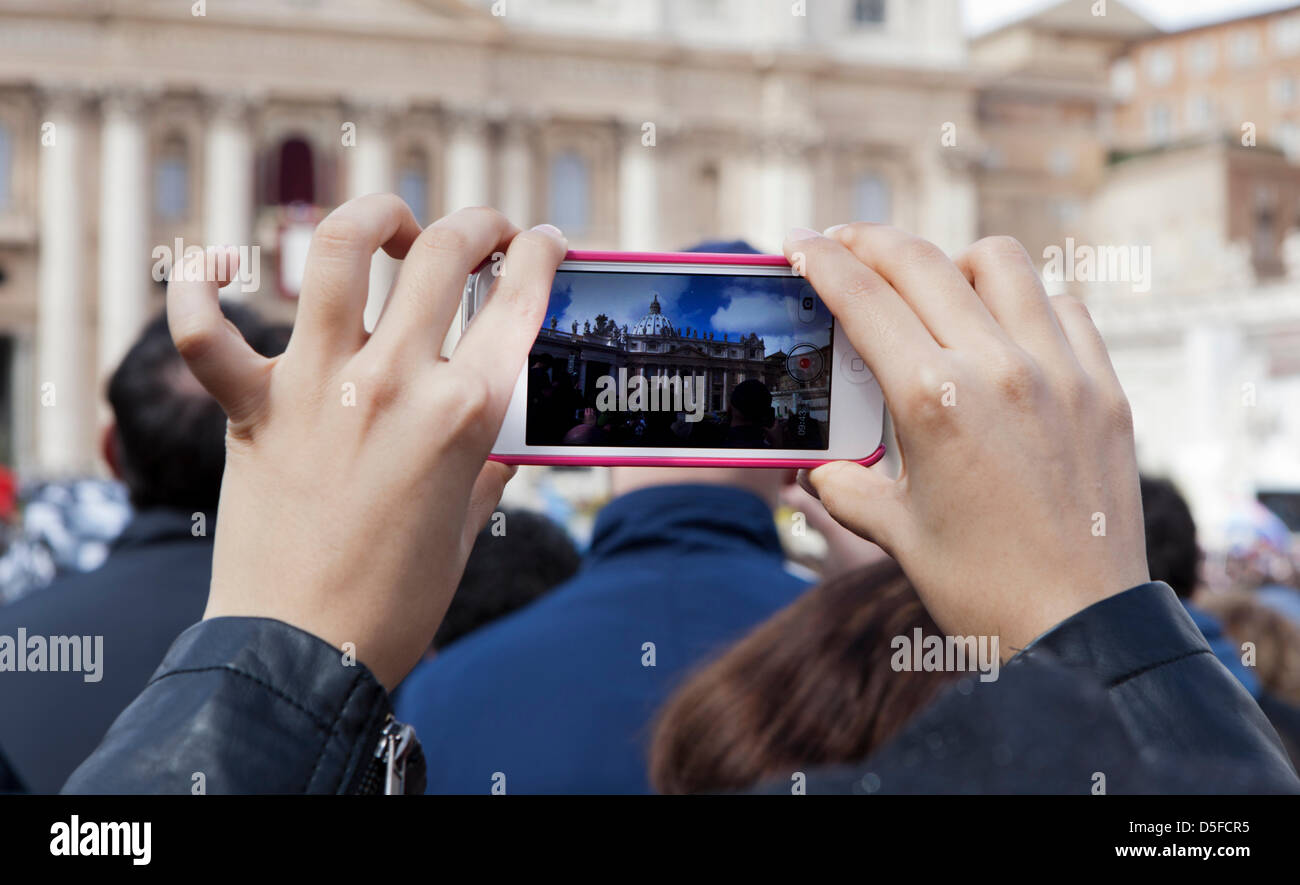 The Vatican. 31st March, 2013. Pope Francis conducts his Easter Day ...
