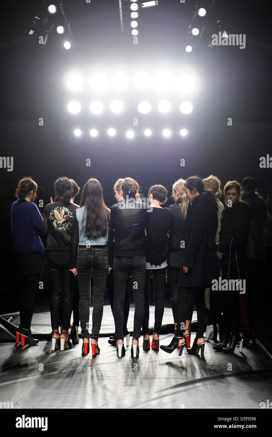 Zoe jordan backstage hi-res stock photography and images - Alamy