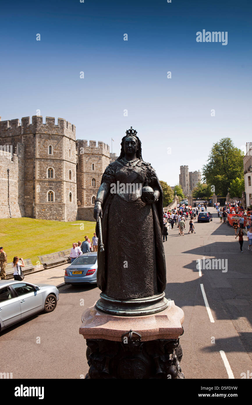 England, Berkshire, Windsor, Castle Hill, statue of Queen Victoria ...