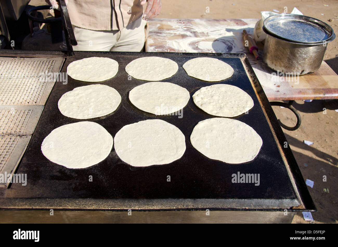 Chapati delhi hi-res stock photography and images - Alamy