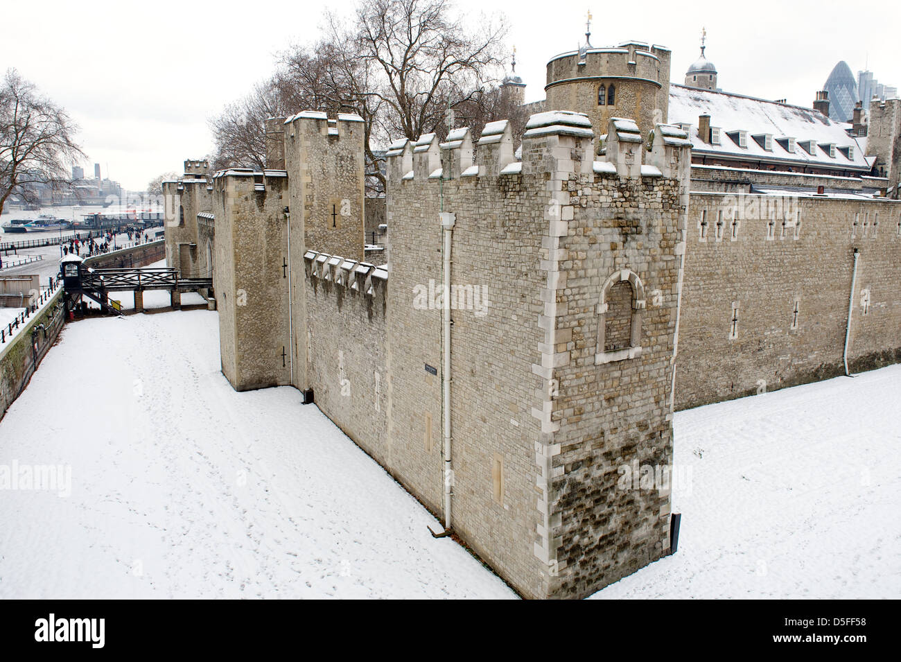 Tower of London in the snow, East London, UK Stock Photo - Alamy