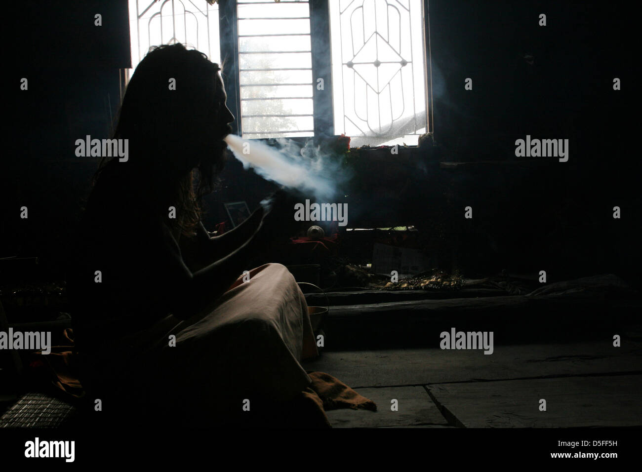 Sadhu smoke hi-res stock photography and images - Alamy