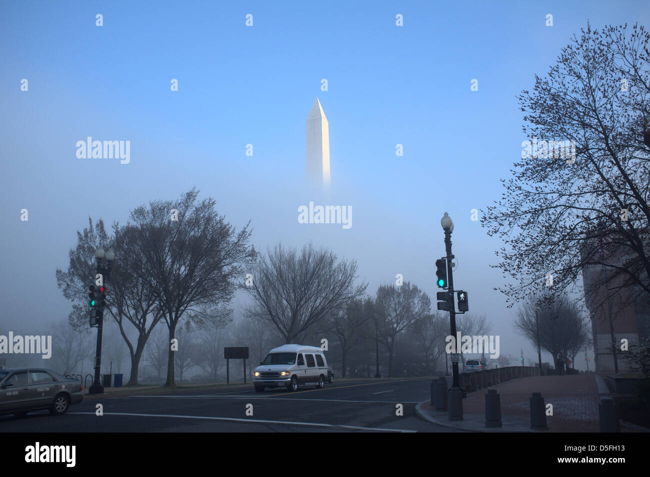 The Washington Monument peaks out through early morning fog in ...