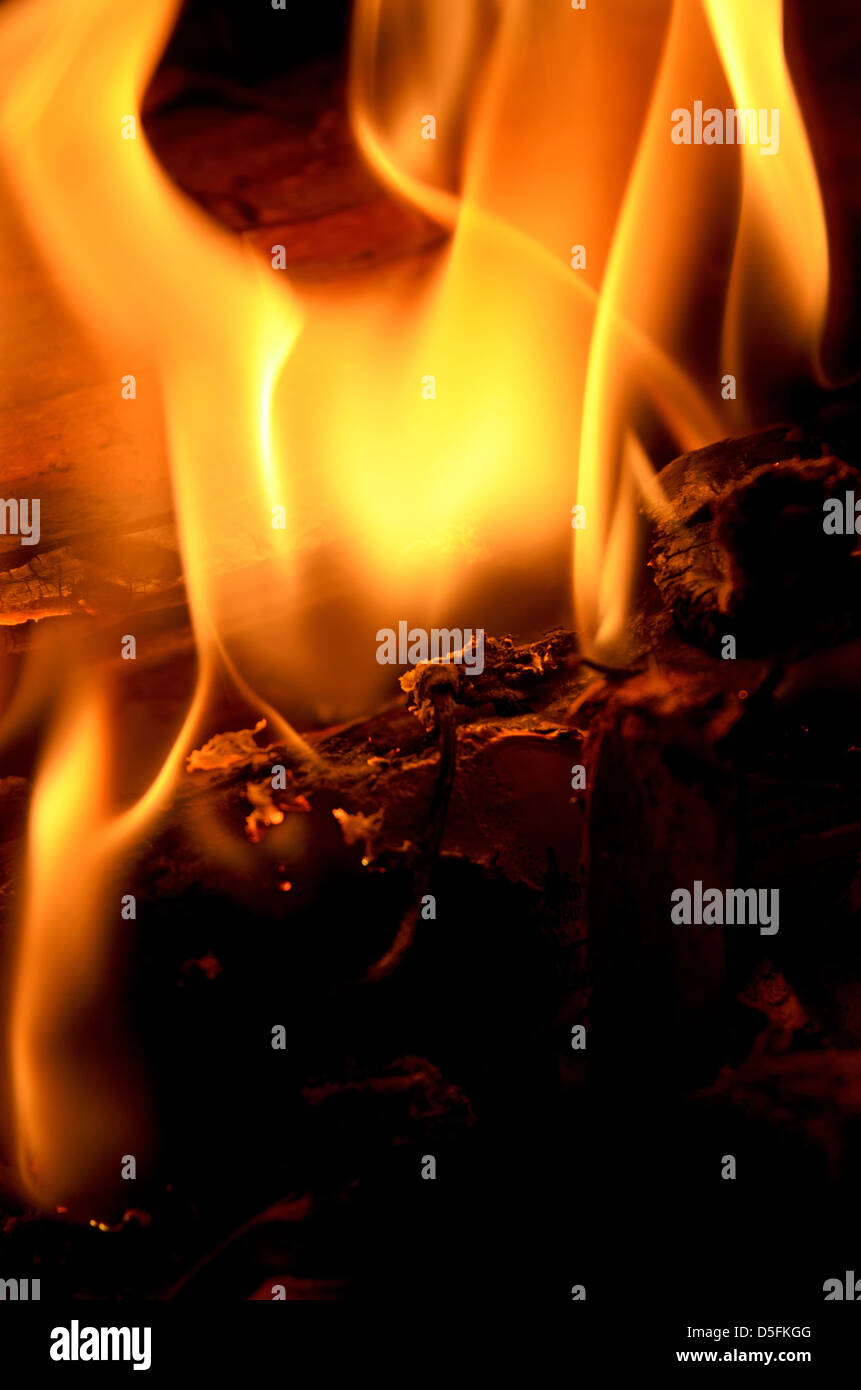 Detail burning log hi-res stock photography and images - Alamy