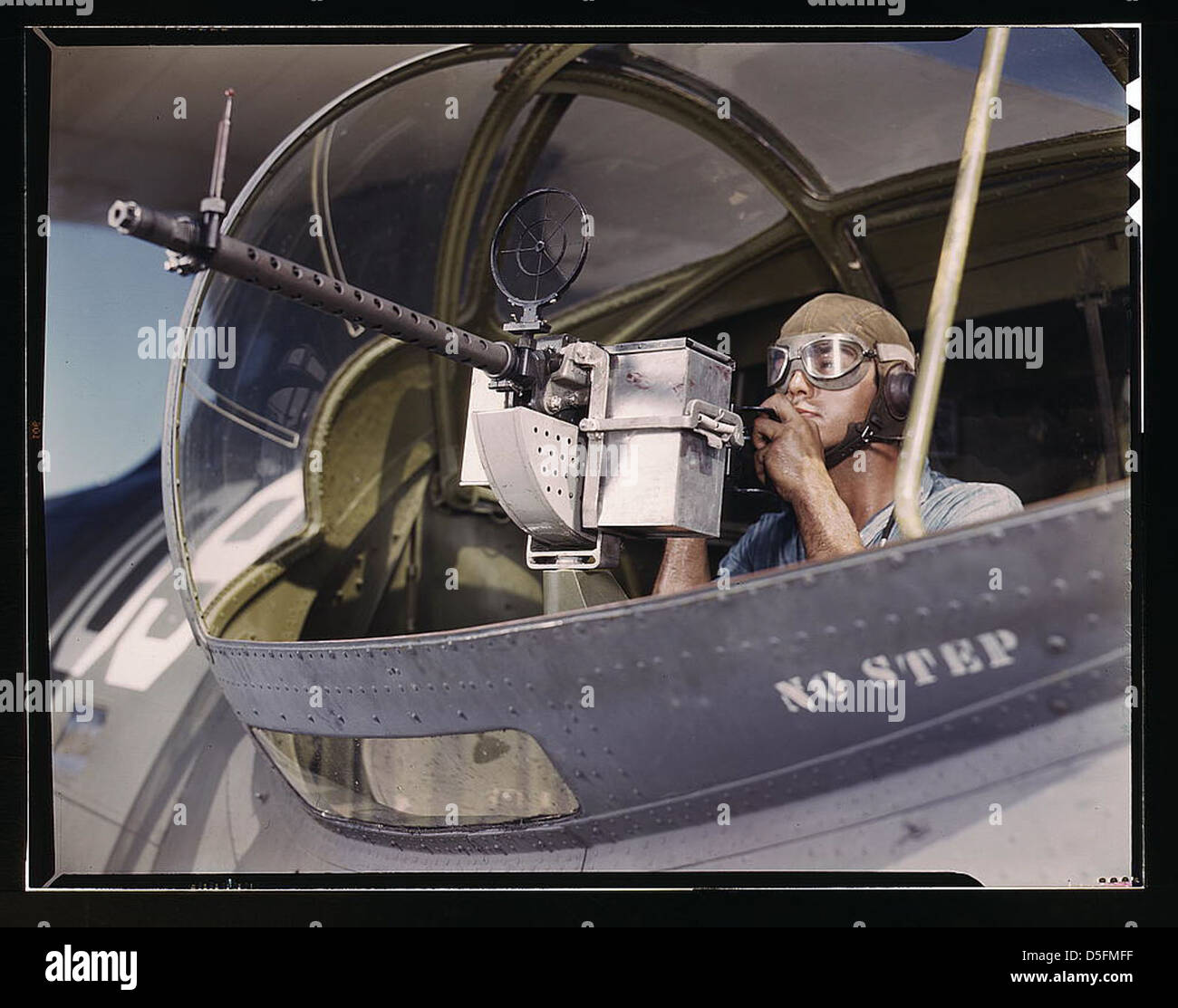 Us navy airplane at airbase hi-res stock photography and images - Alamy