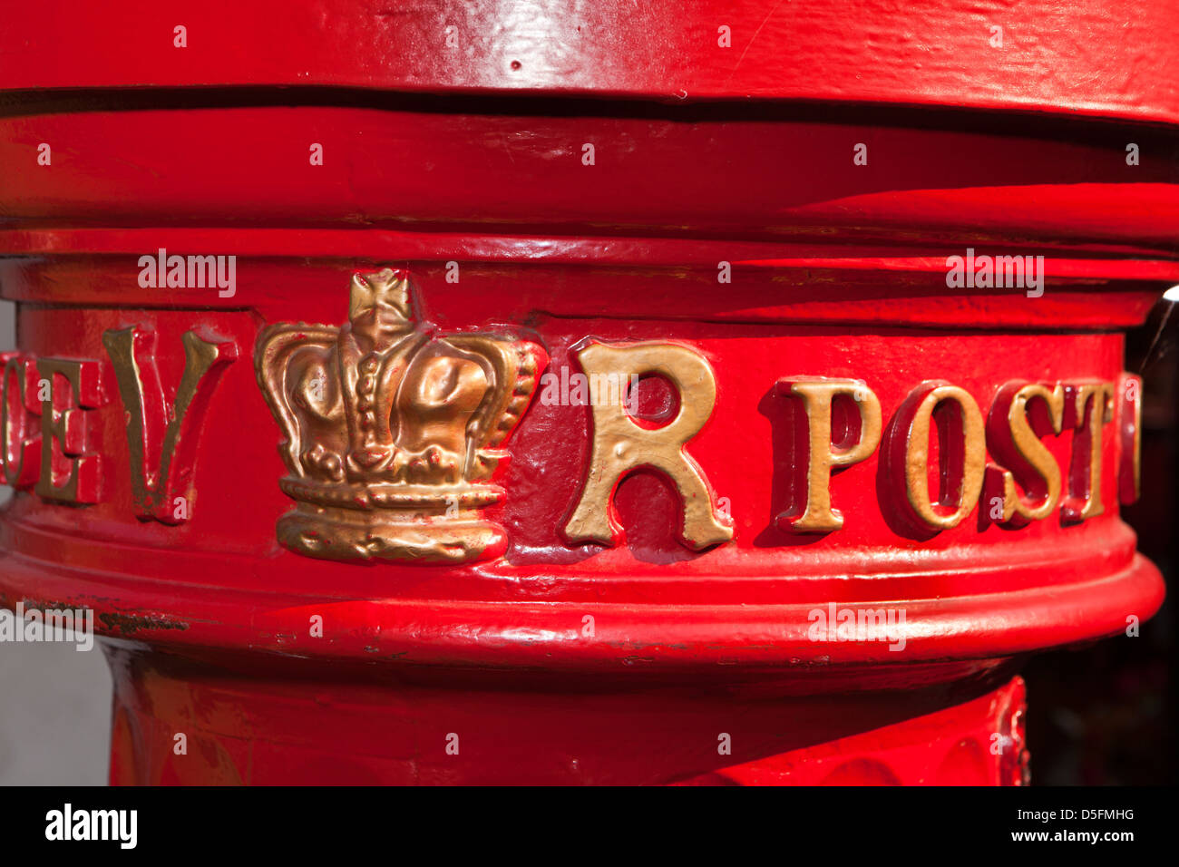 Royal mail post boxes hi-res stock photography and images - Alamy