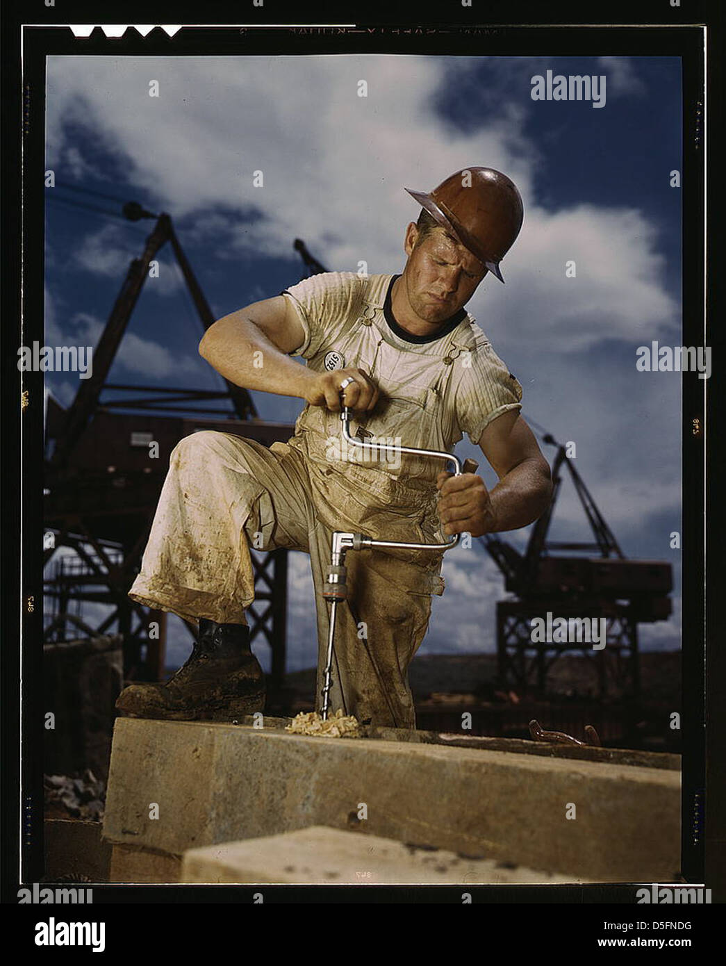 Manual labor 1940s hi-res stock photography and images - Alamy