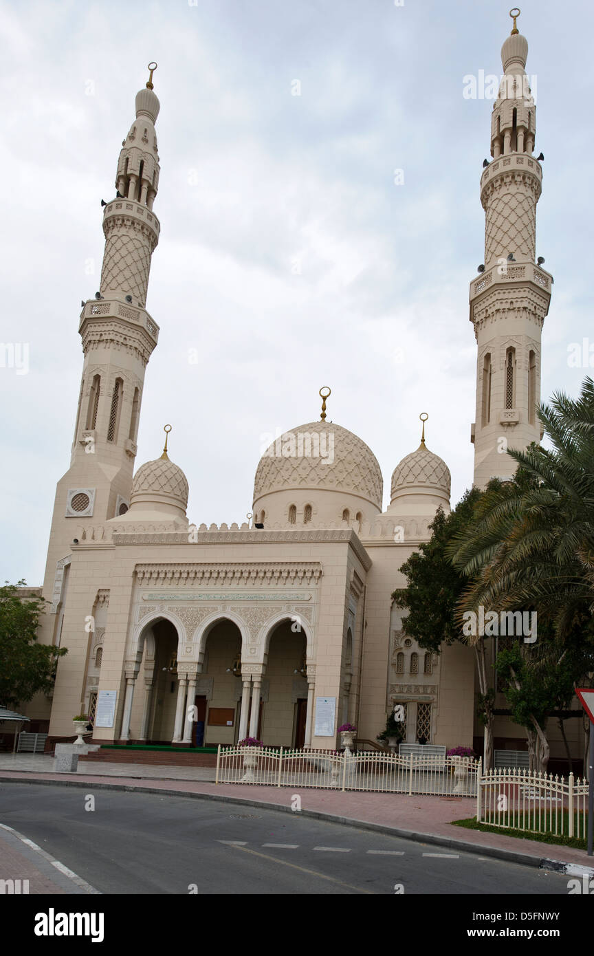 Mosque dubai prayer hi-res stock photography and images - Alamy