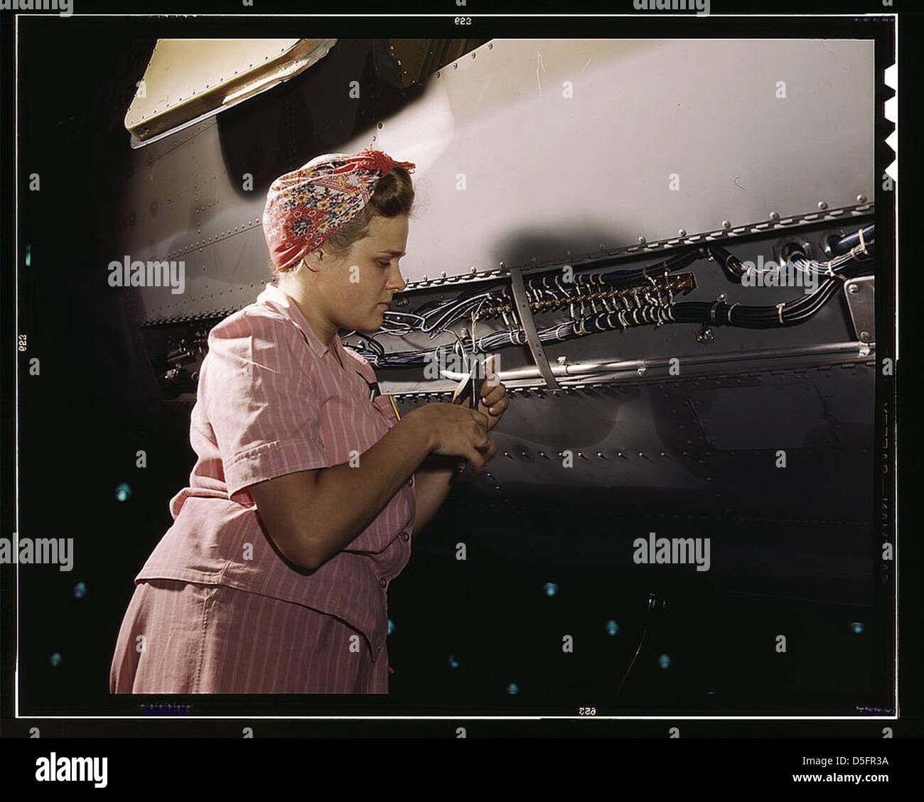 Women assembly line hi-res stock photography and images - Alamy