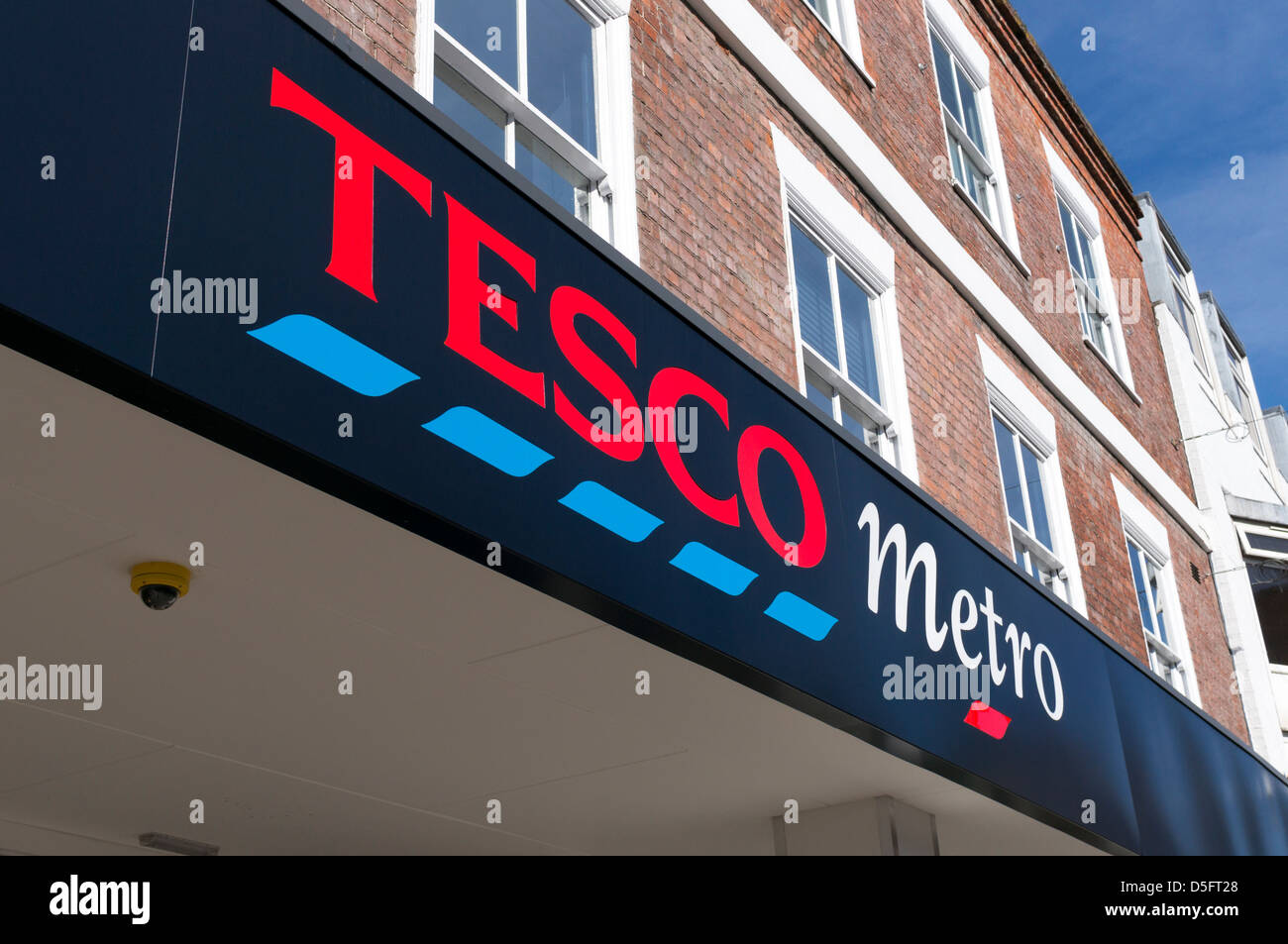 Tesco Metro supermarket store Stock Photo - Alamy
