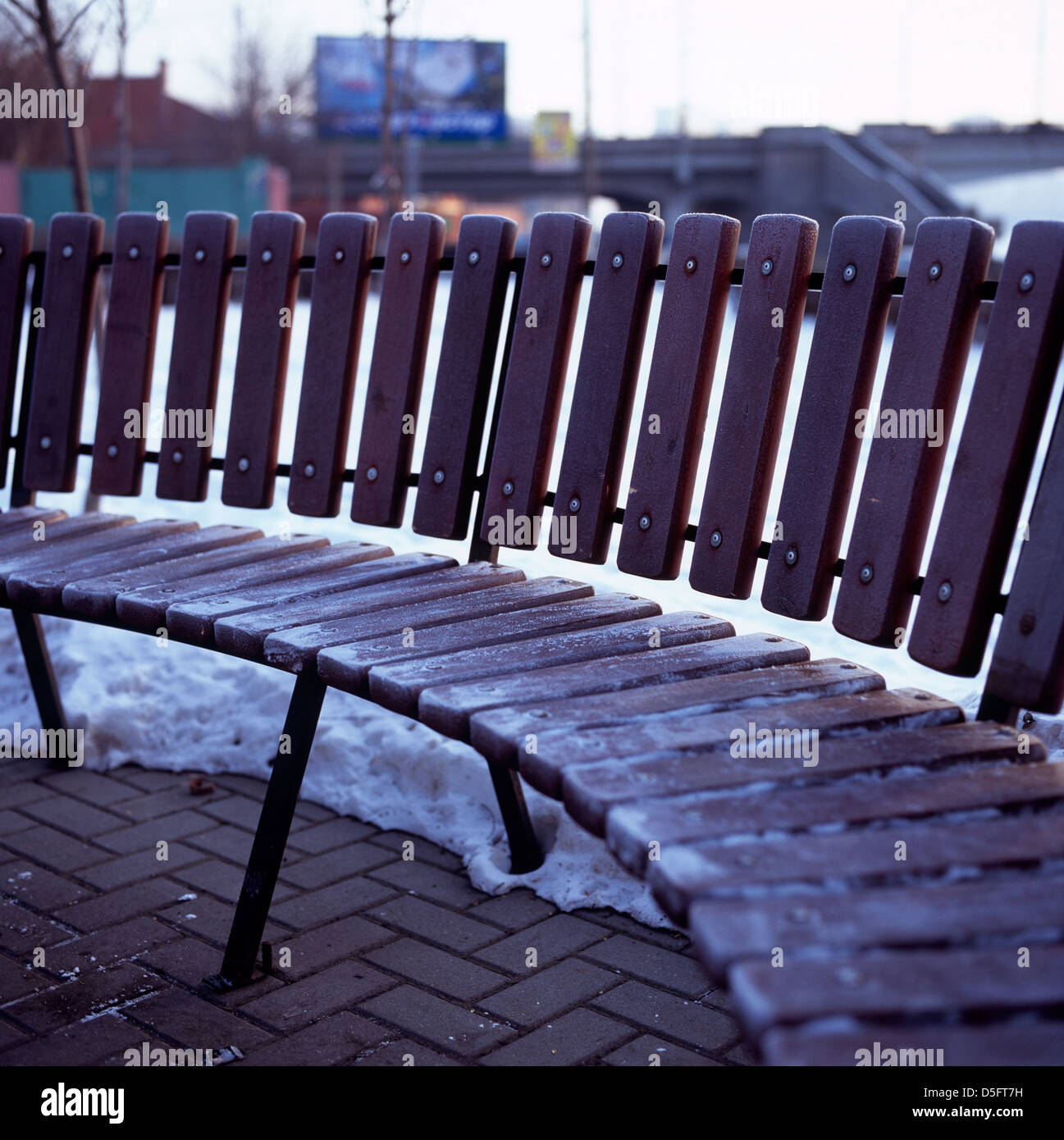 Frozen bench hi-res stock photography and images - Alamy