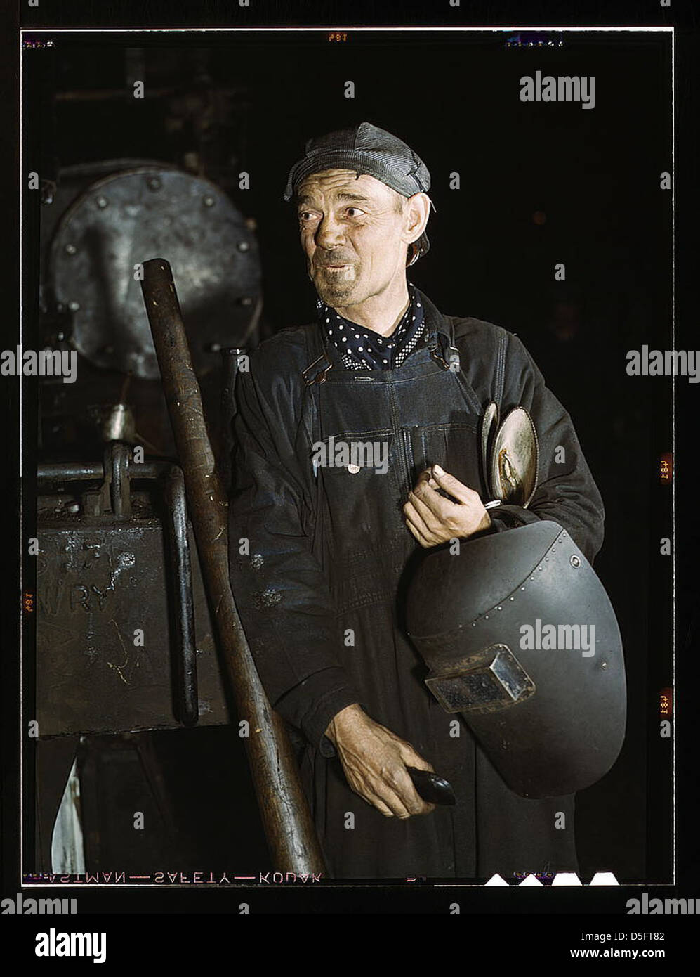 Welder in process working welding hi-res stock photography and images ...
