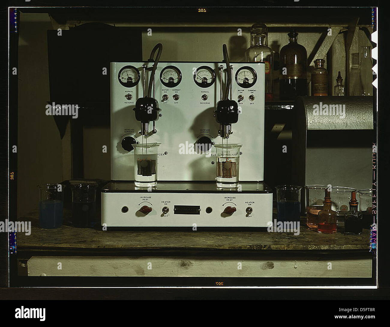 1940s laboratory hi-res stock photography and images - Alamy