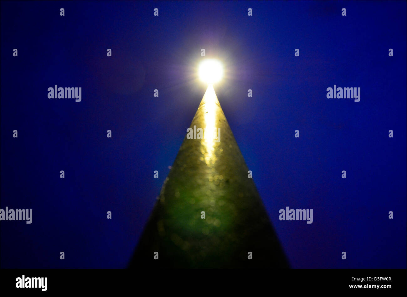 Abstract light pole hi-res stock photography and images - Alamy