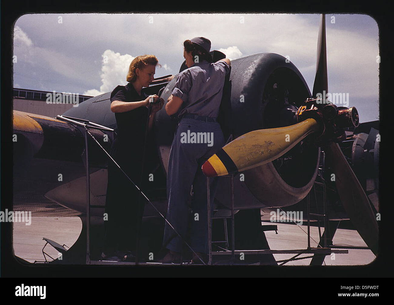 Ww2 aircraft production line hi-res stock photography and images - Alamy