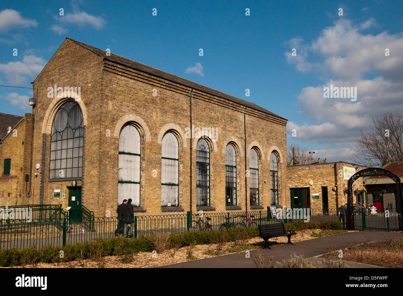 Markfield Park Tottenham, London, UK. 1st April, 2013. Visitors arrive ...