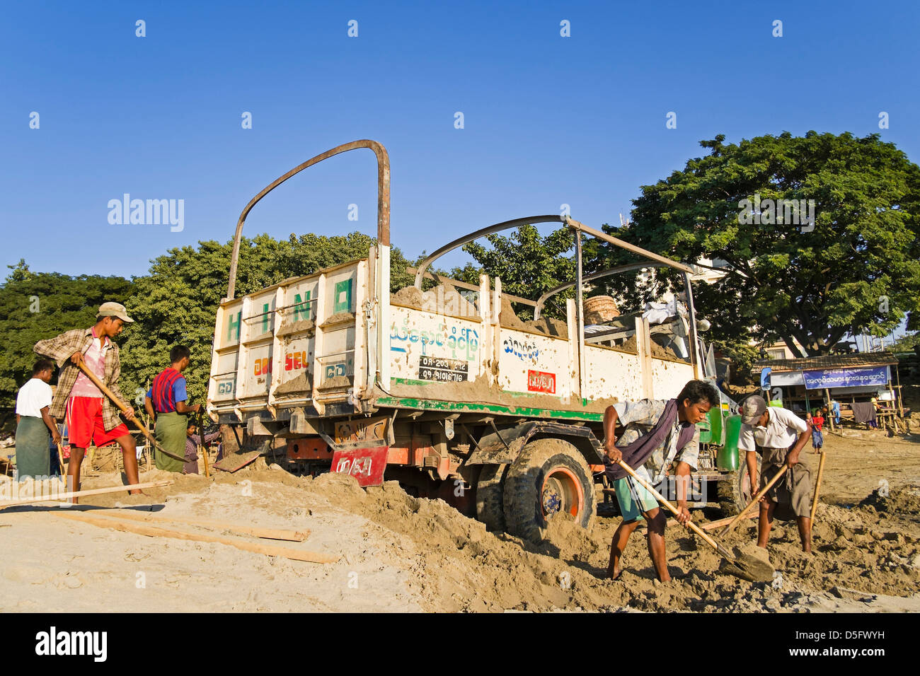 Sand being loaded on the banks of the Ayeyarwady River, Mandalay ...