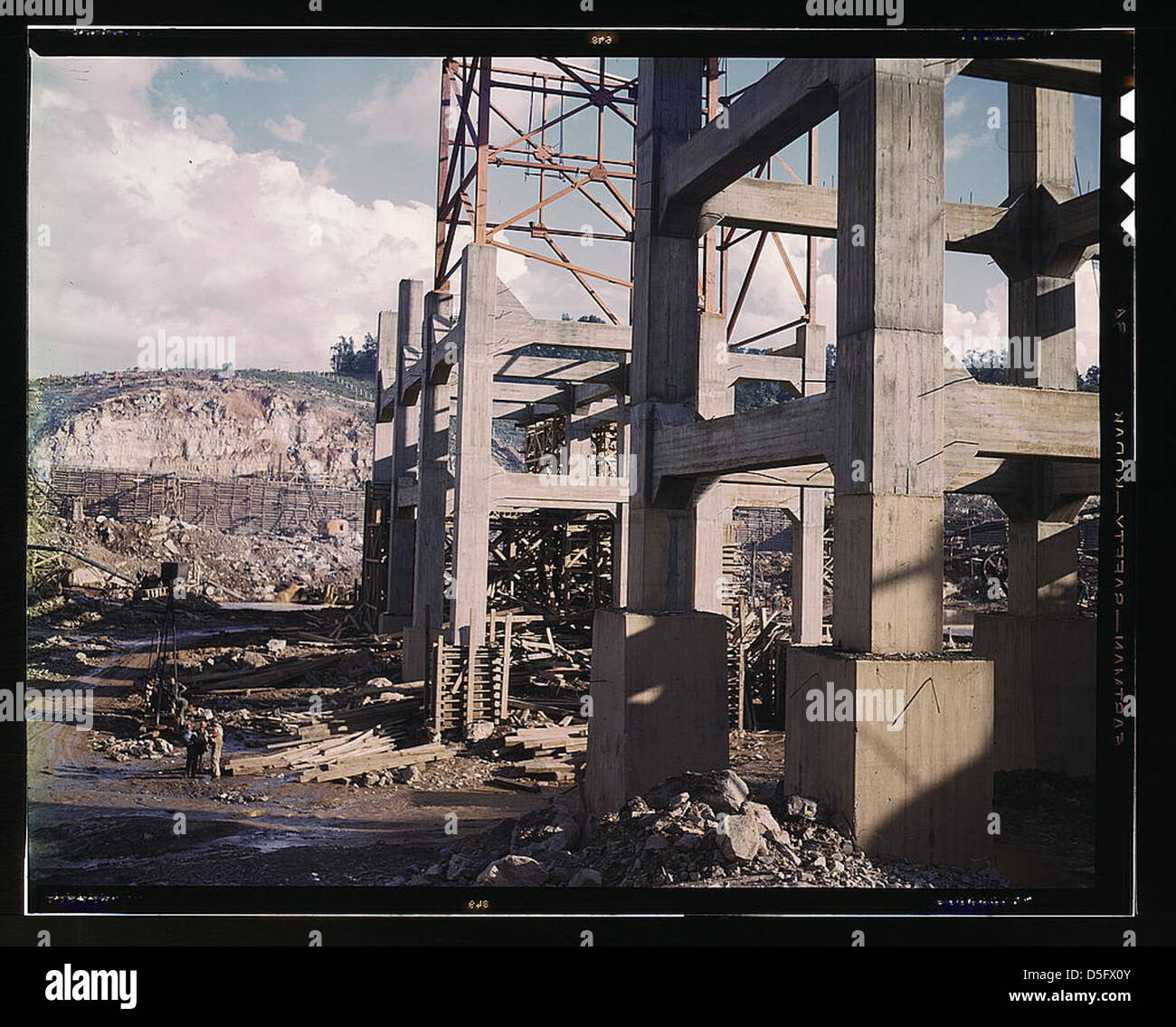 An early stage of construction work at the TVA's Douglas Dam in ...