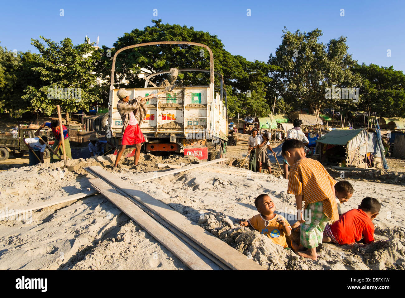 Load river sand hi-res stock photography and images - Alamy