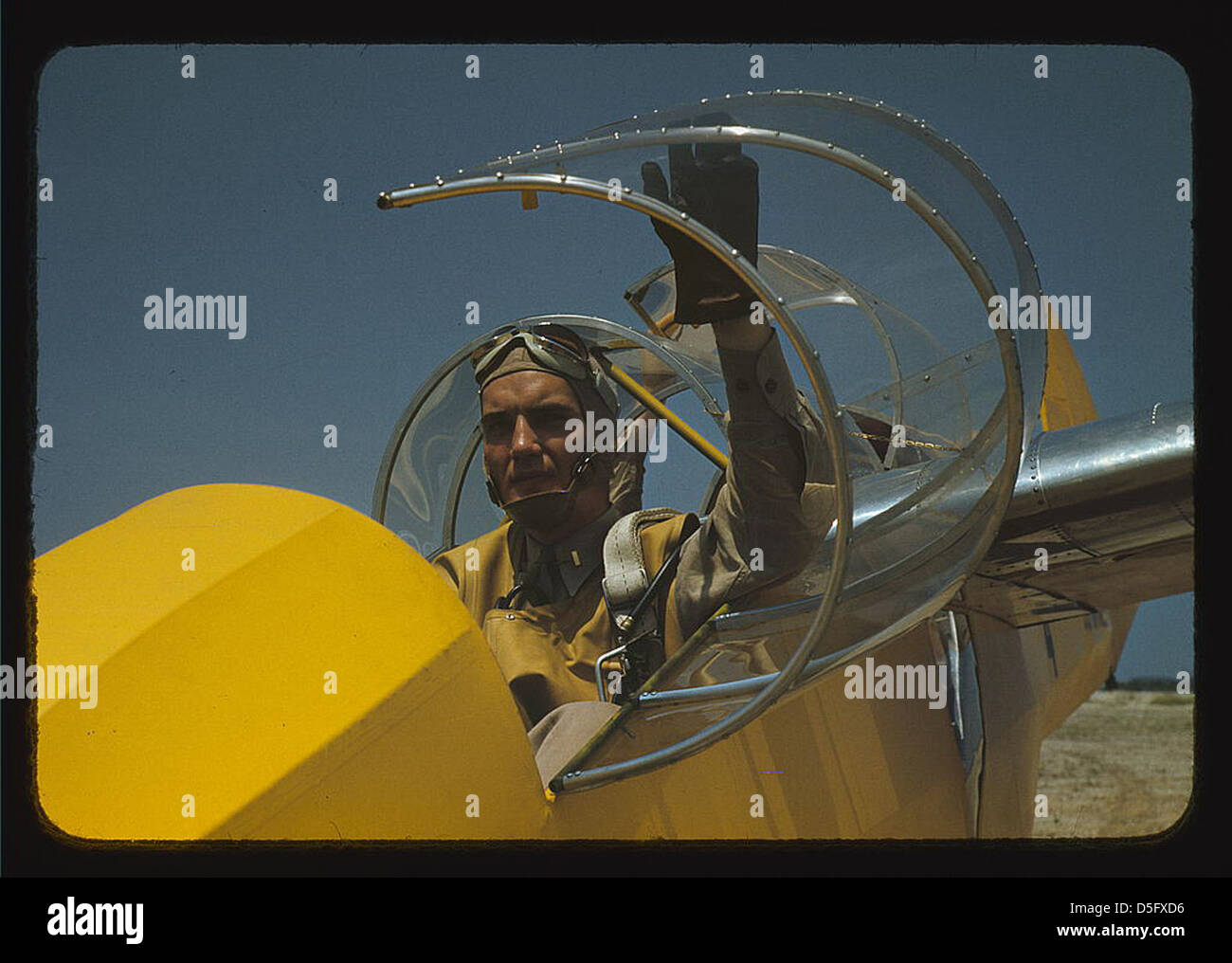 Glider pilot hi-res stock photography and images - Alamy