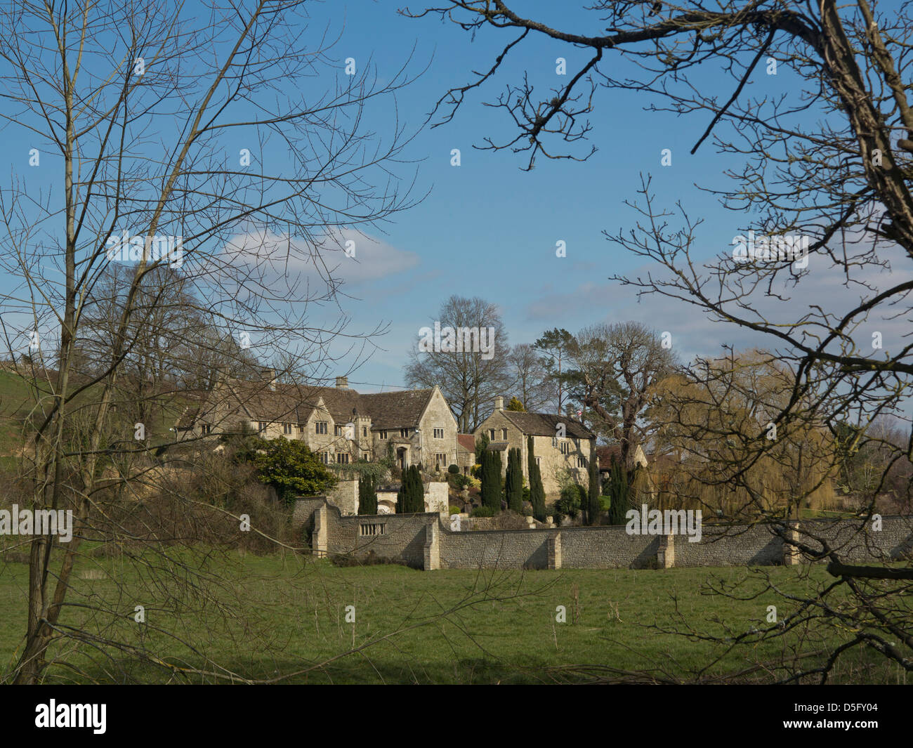 ARISTOCRATIC MANOR HOUSE AND GARDENS IN WILTSHIRE, ENGLAND Stock Photo ...