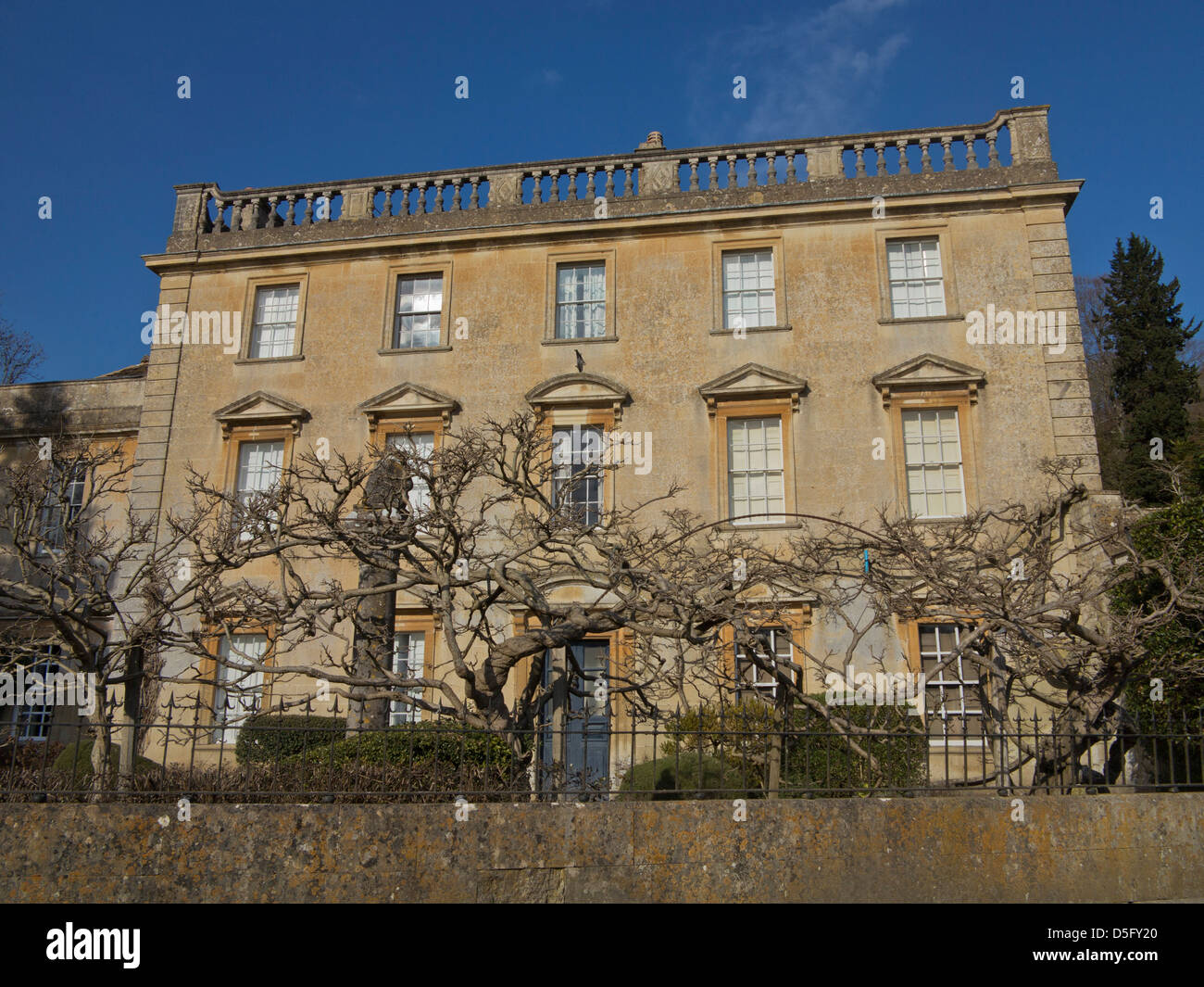 AWARD-WINNING PETO GARDEN AT IFORD MANOR HOUSE IN WILTSHIRE, ENGLAND ...