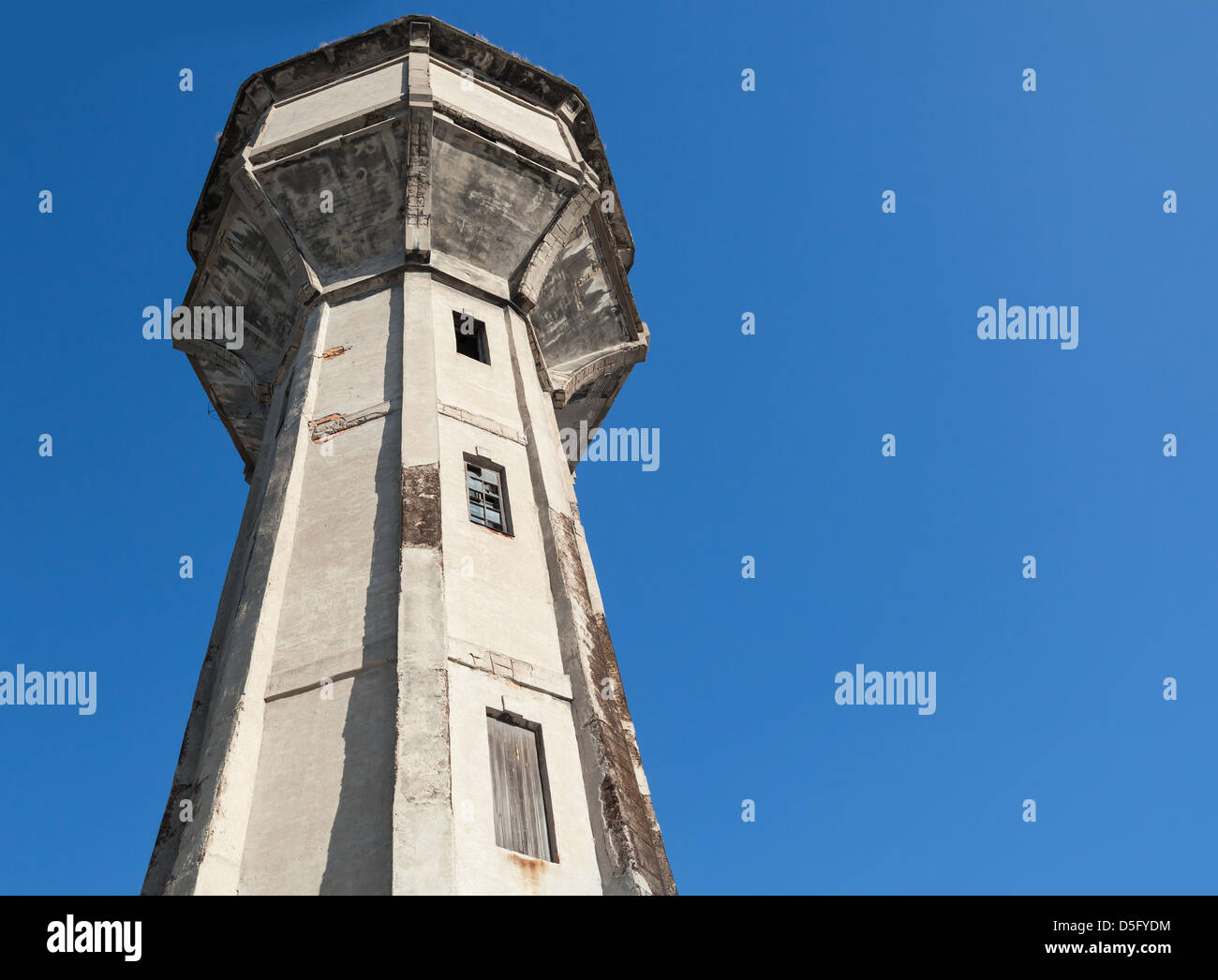 Old vintage water tower hi-res stock photography and images - Alamy