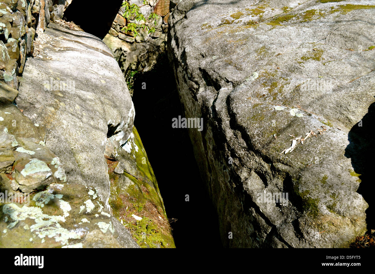 Crevice between two boulders Stock Photo - Alamy