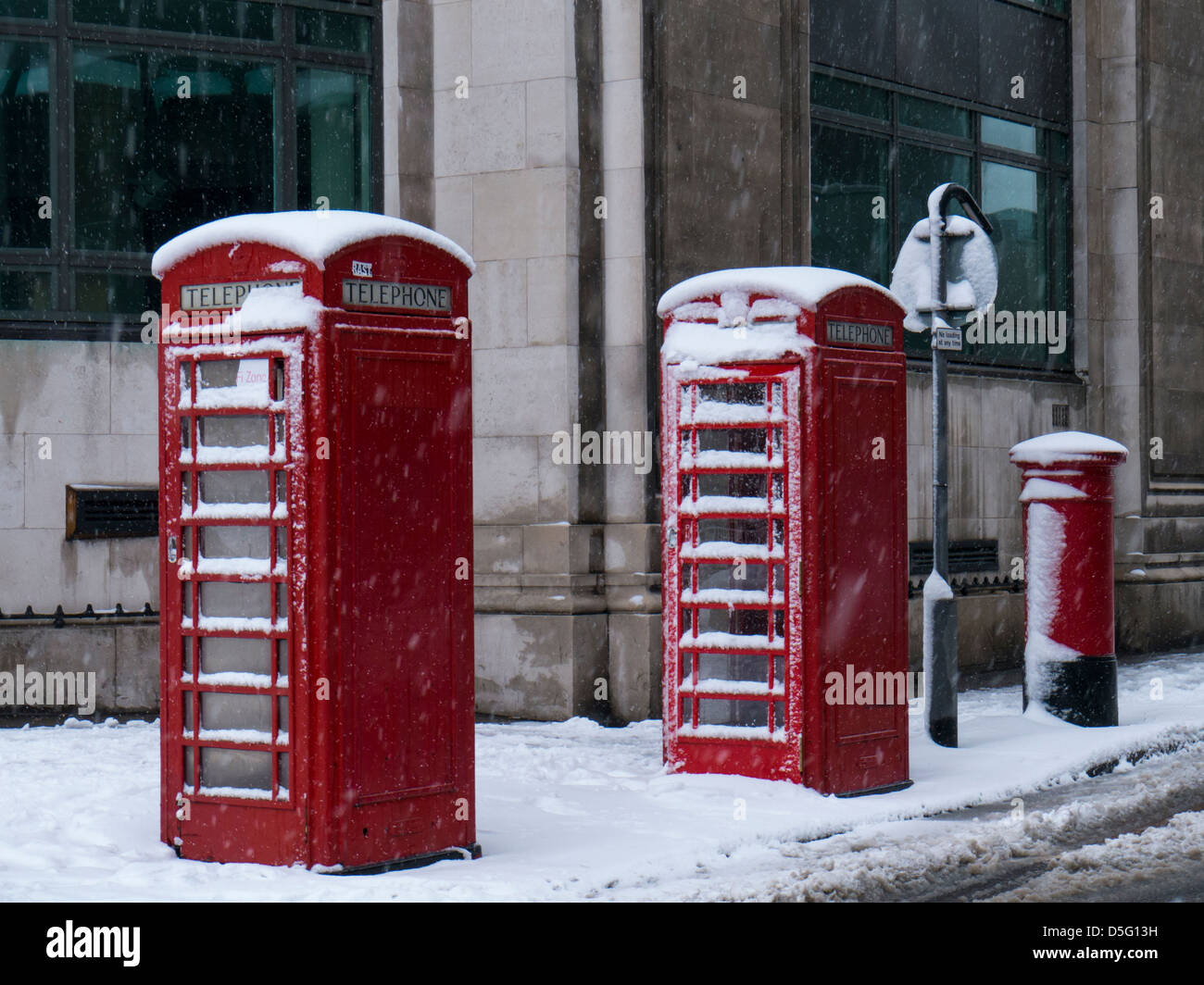 Telephone box in snow hi-res stock photography and images - Alamy