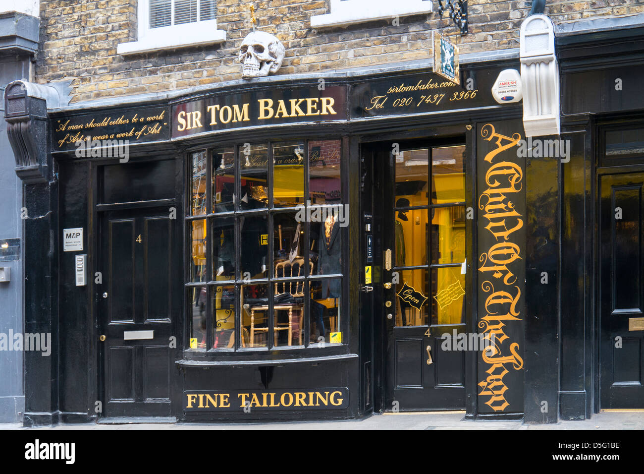 Tailor shop hi-res stock photography and images - Alamy