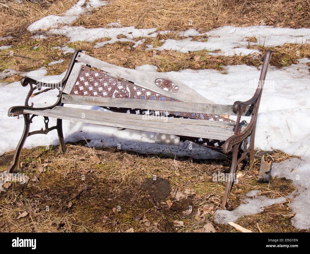 rotting broken wooden park bench Stock Photo - Alamy