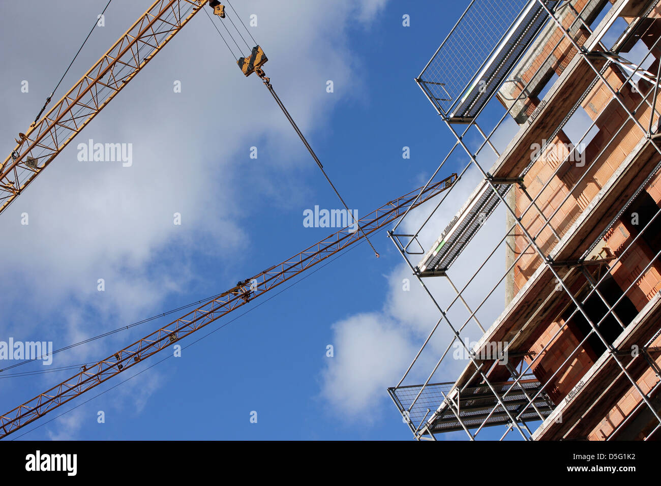 building a house Stock Photo - Alamy