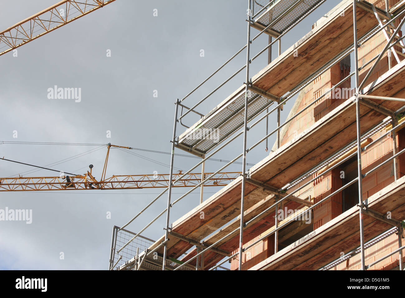 building a house Stock Photo - Alamy