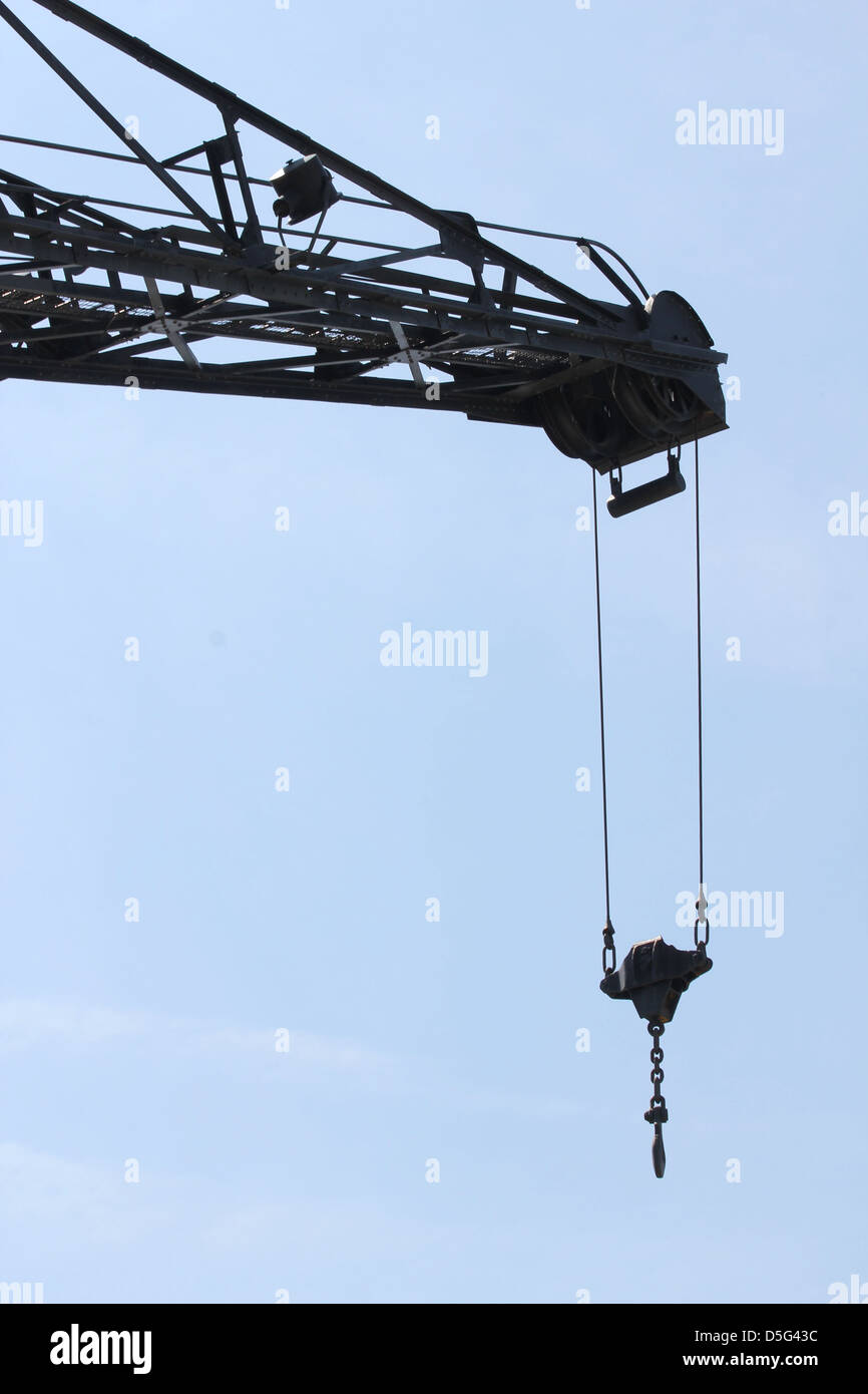 Mobile crane lifting steel frame hi-res stock photography and images ...