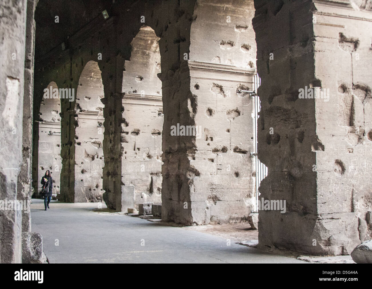 Roman arcs hi-res stock photography and images - Alamy