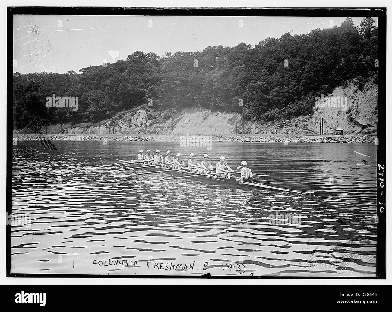 This image shows the Columbia University Freshman 8 rowing team from ...